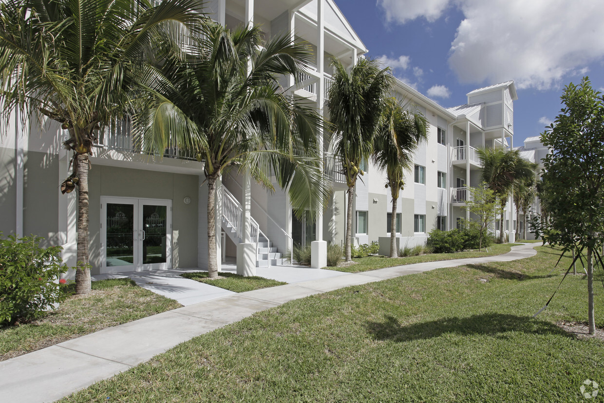 Village at Lake Osborne | CIX AHS Multifamily Income Bond I | Florida ...